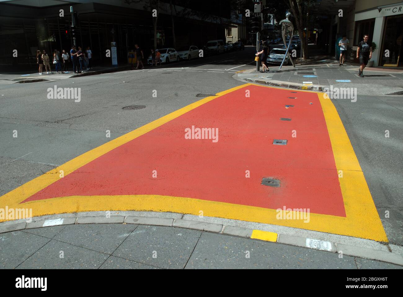 Yellow no parking sign painted hi-res stock photography and images - Alamy
