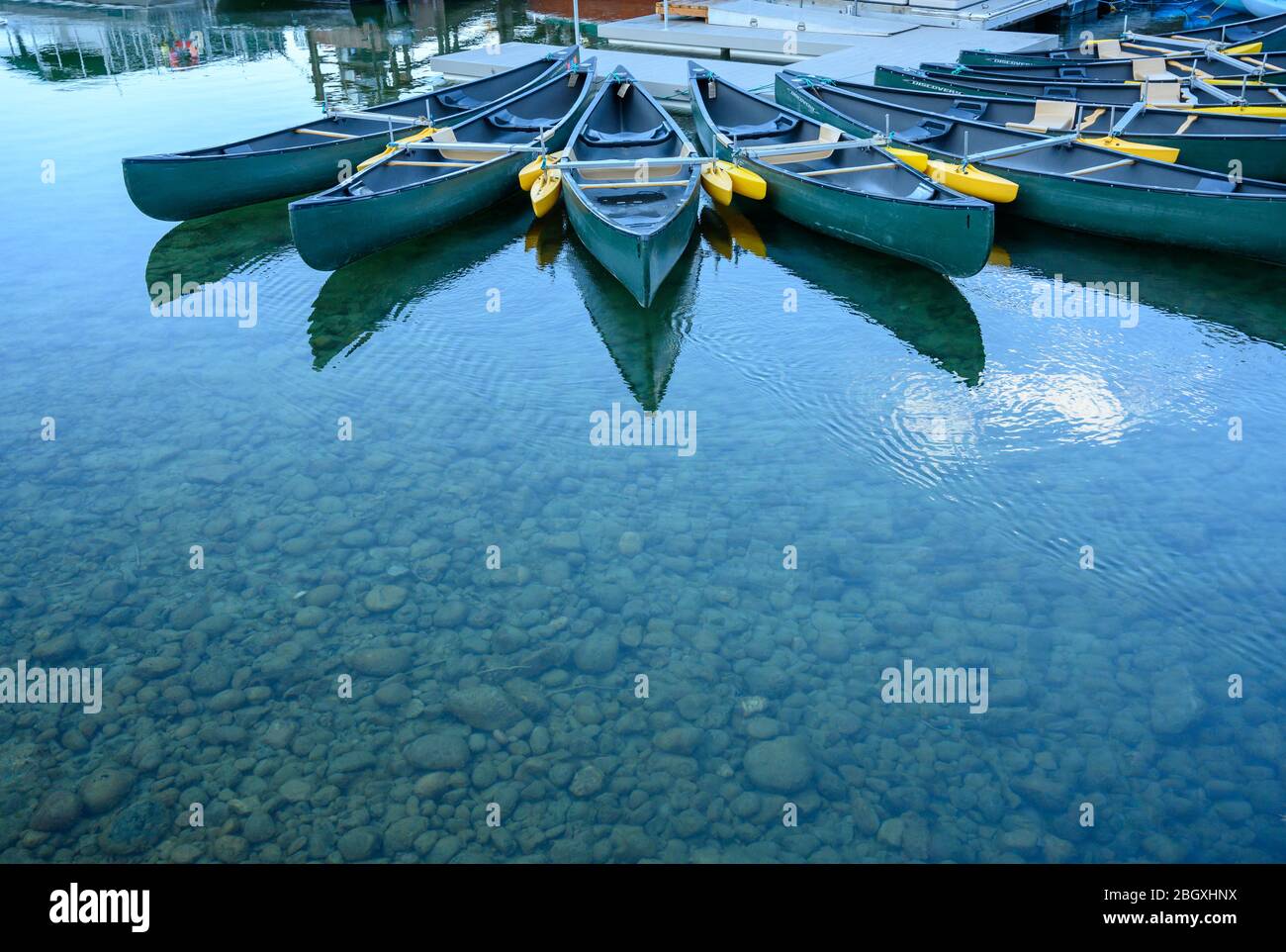 Empty canoes hi-res stock photography and images - Alamy