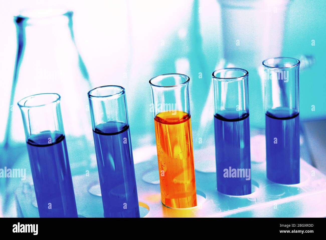 Test tubes filled with water hi-res stock photography and images - Alamy