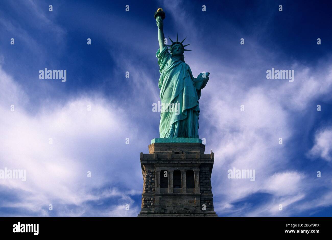 National monument statue hi-res stock photography and images - Alamy