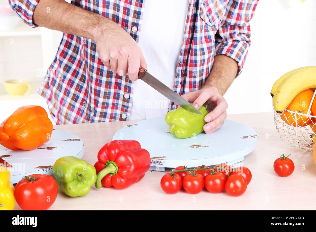 Man cut vegetables in the kitchen Stock Photo - Alamy