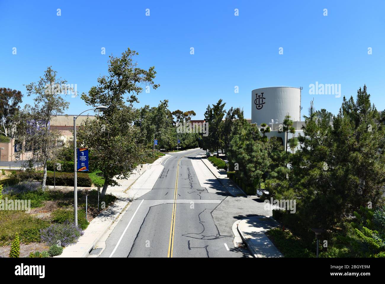 IRVINE, CALIFORNIA - 22 APRIL 2020: Peltason Drive towards the Water ...