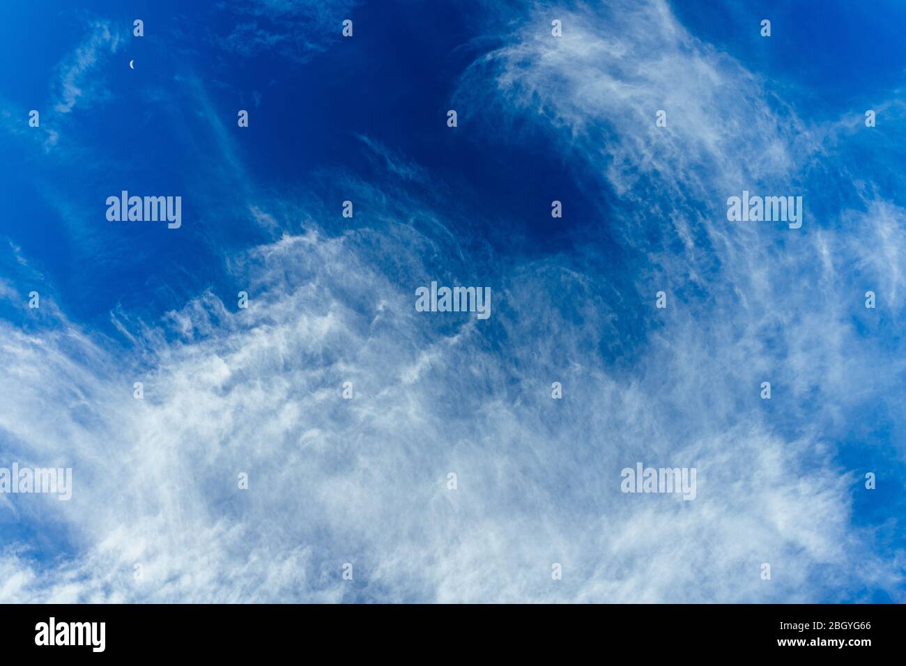 Bright and beautiful photos of heavenly white clouds and saturated blue ...