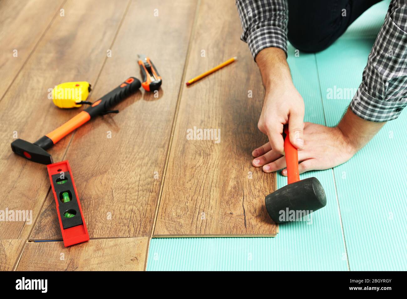 Carpenter worker installing laminate flooring in the room Stock Photo ...