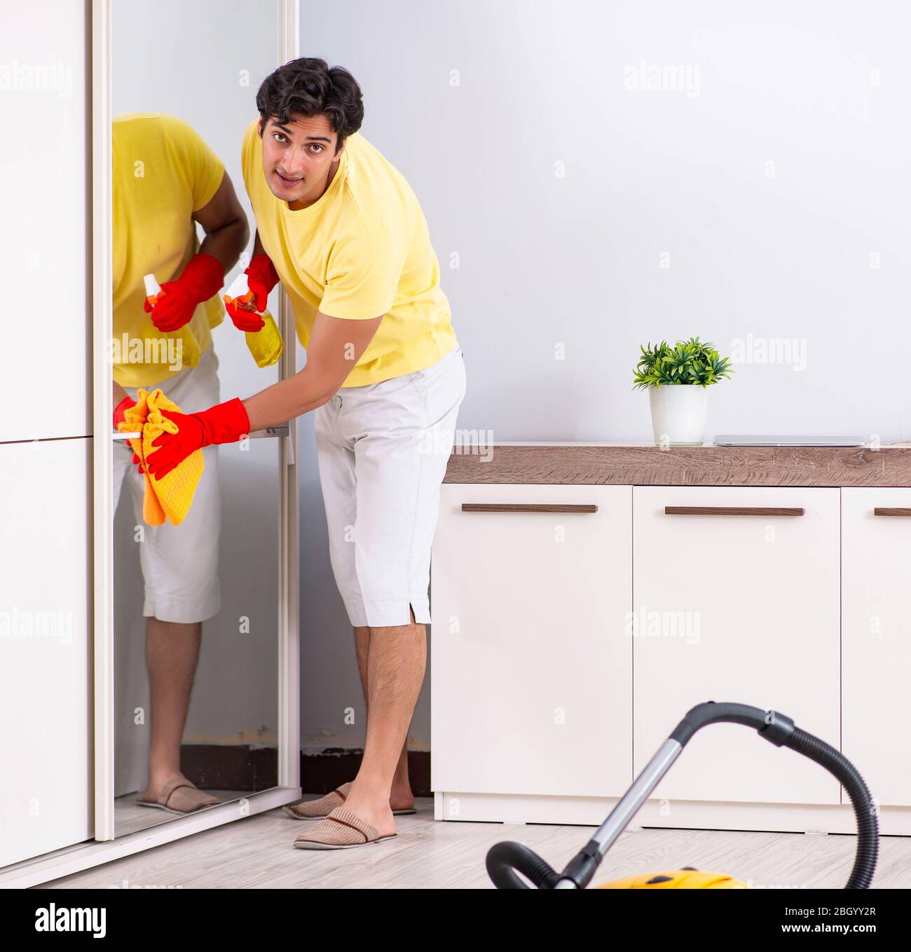 Man vacuuming bed hi-res stock photography and images - Alamy