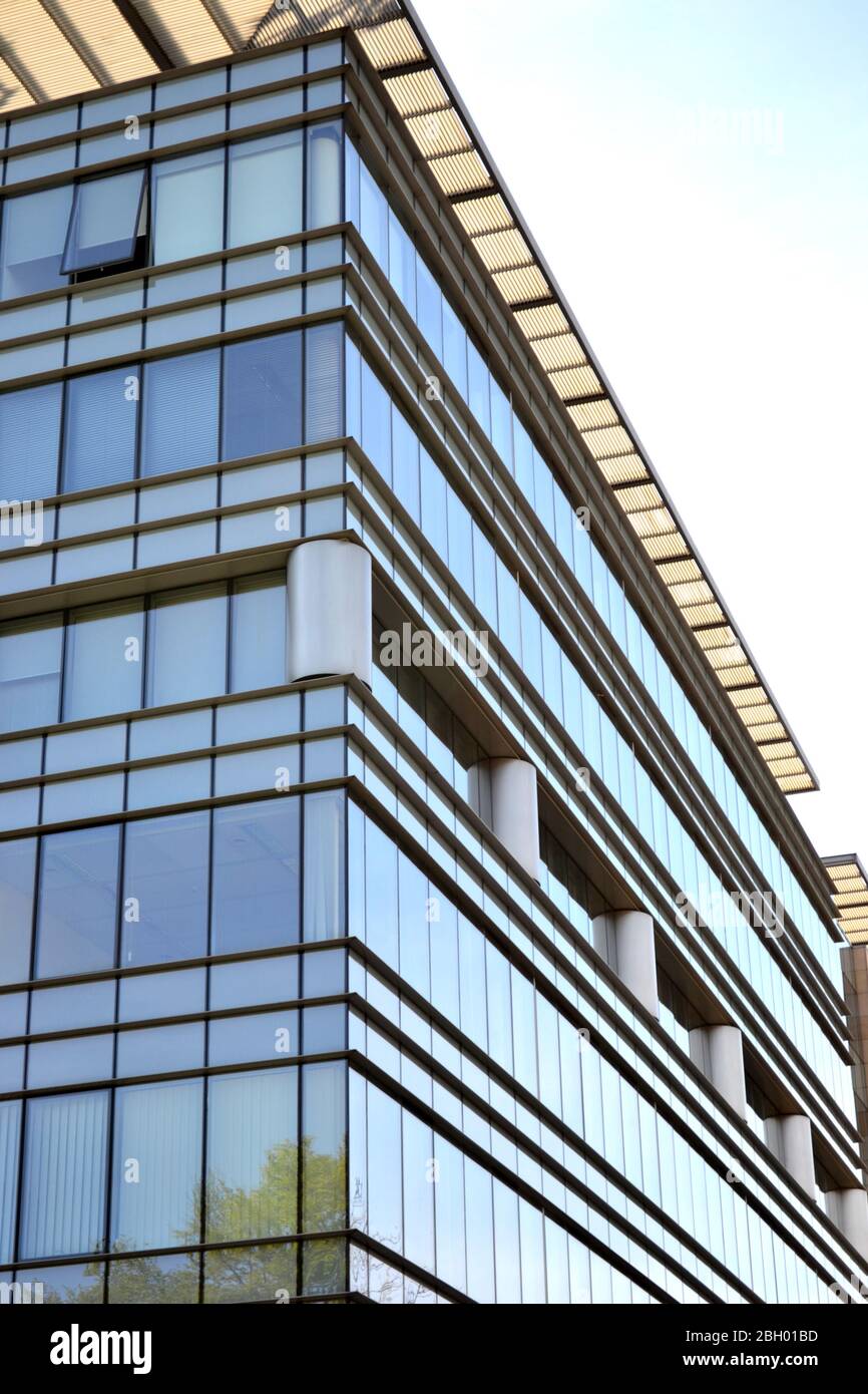 Modern office building - facade Stock Photo - Alamy