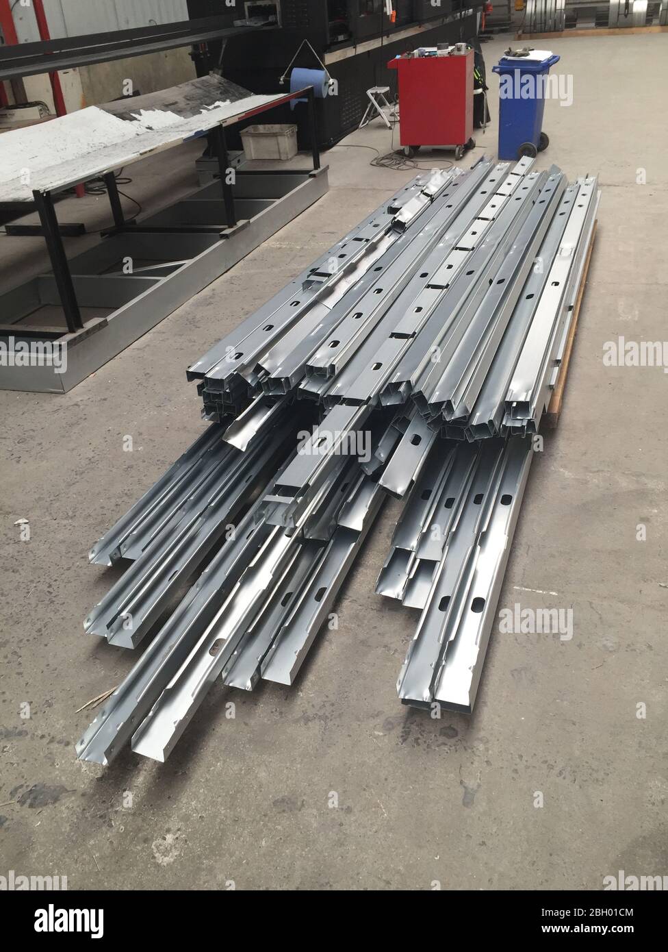 Light metal construction prefabricated or prefabricated steel structure ...