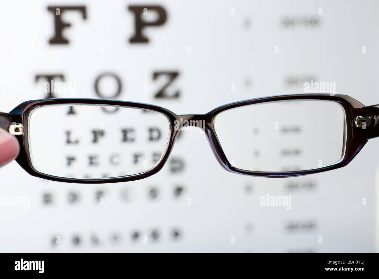 Woman reading eye test chart hi-res stock photography and images - Alamy