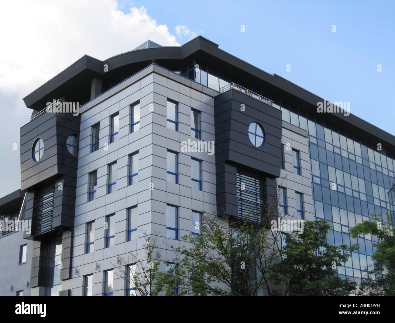 Modern office building - facade Stock Photo - Alamy