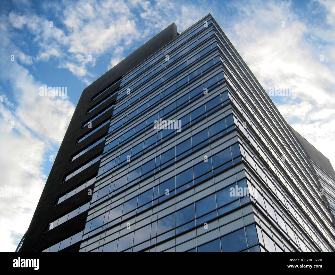 Modern office building - facade Stock Photo - Alamy