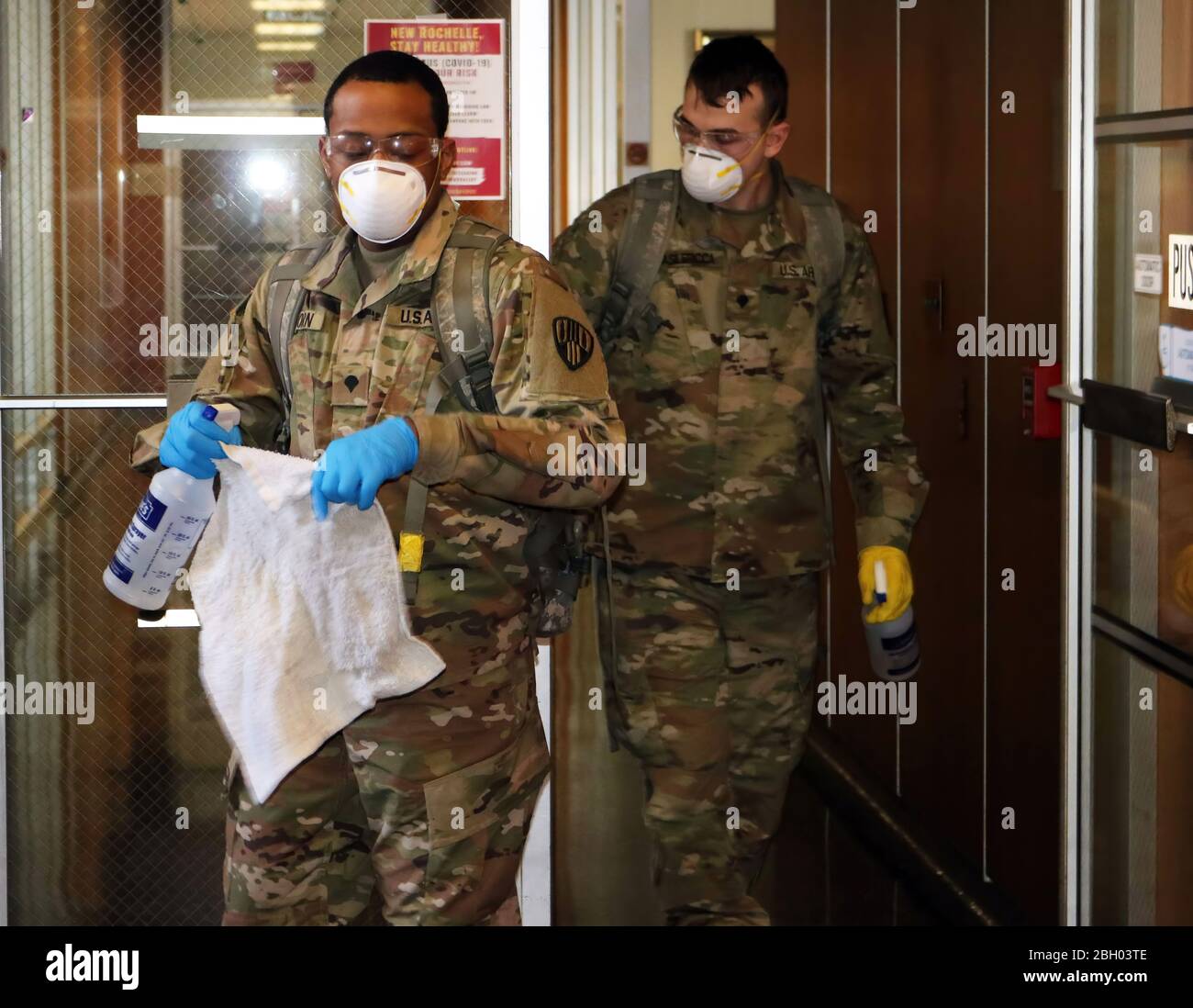 Cleaning soldiers equipment hi-res stock photography and images - Alamy