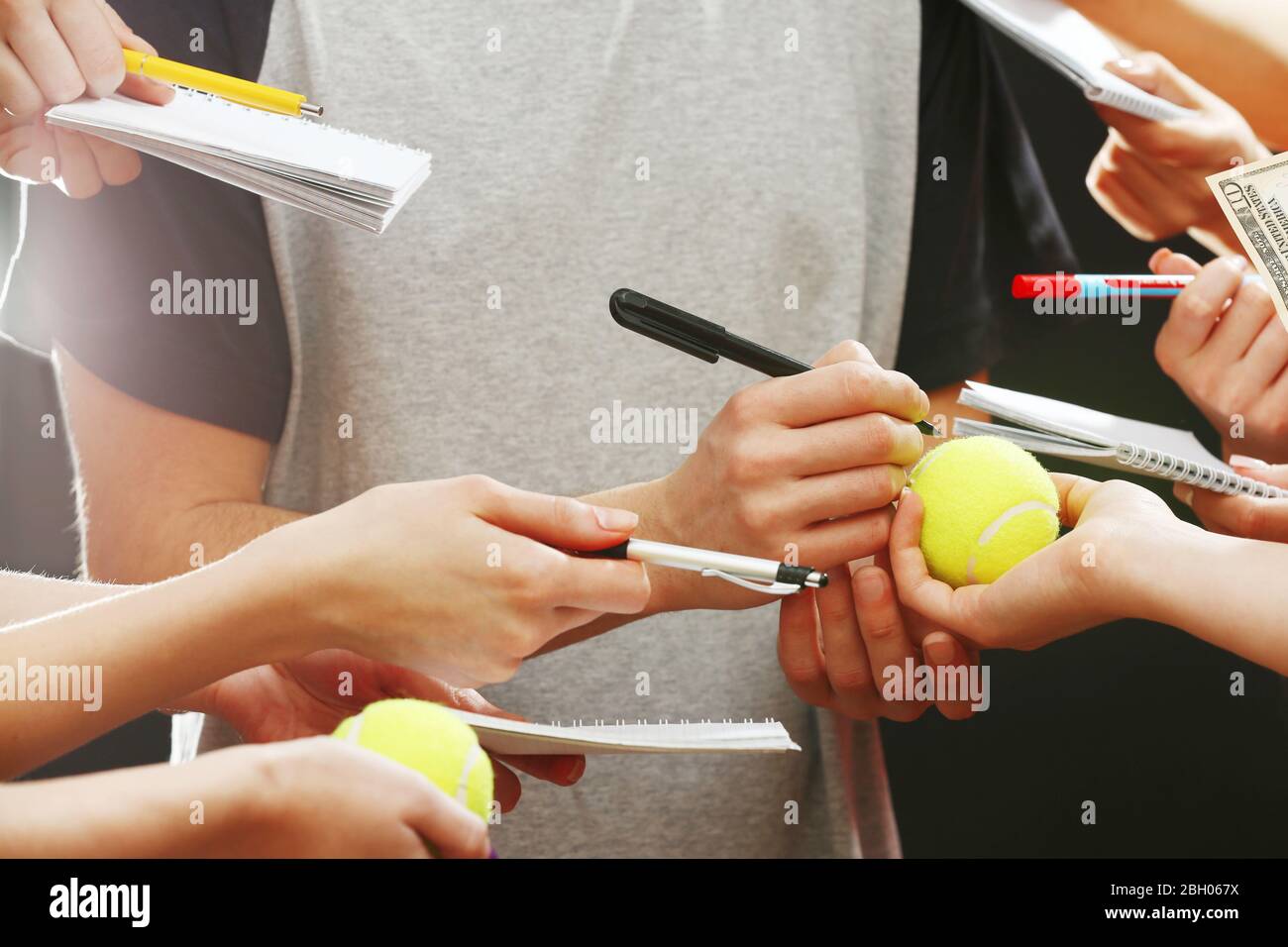 Signing tennis balls hi-res stock photography and images - Alamy