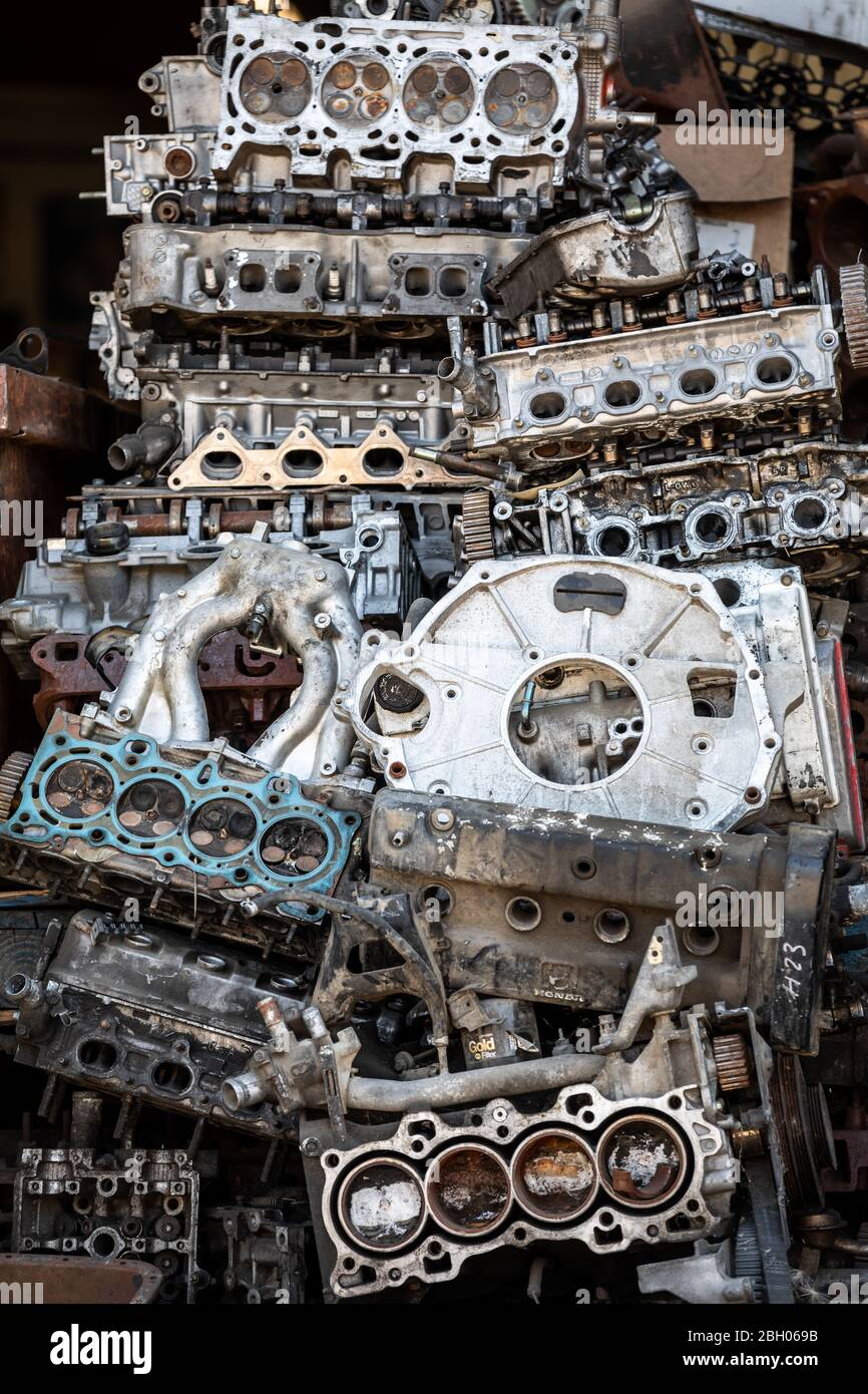 Old car repair shop hi-res stock photography and images - Alamy