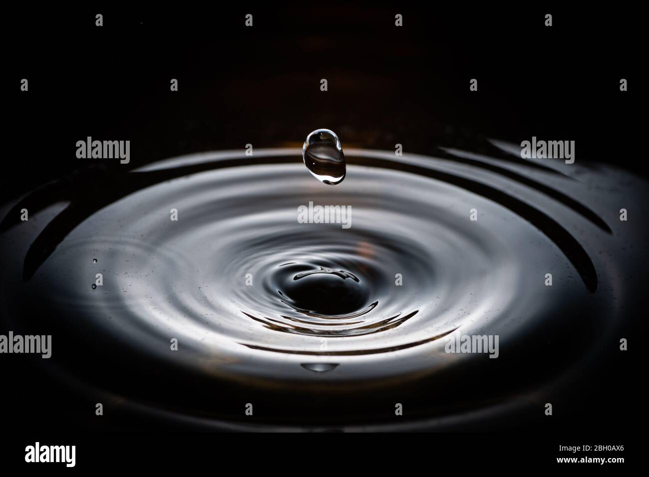 Hitting the surface hi-res stock photography and images - Alamy
