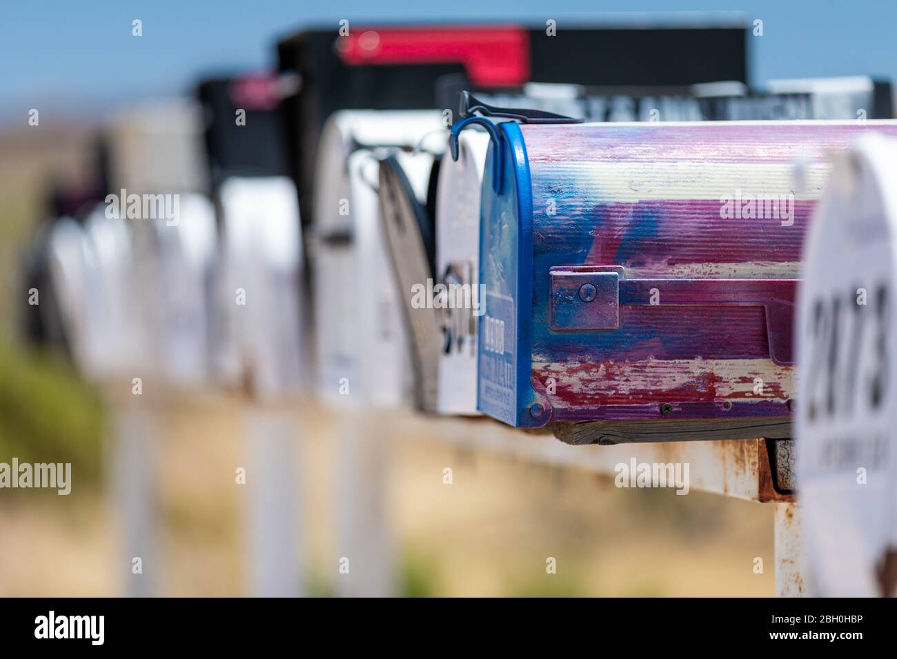 Mailbox american flag hi-res stock photography and images - Alamy