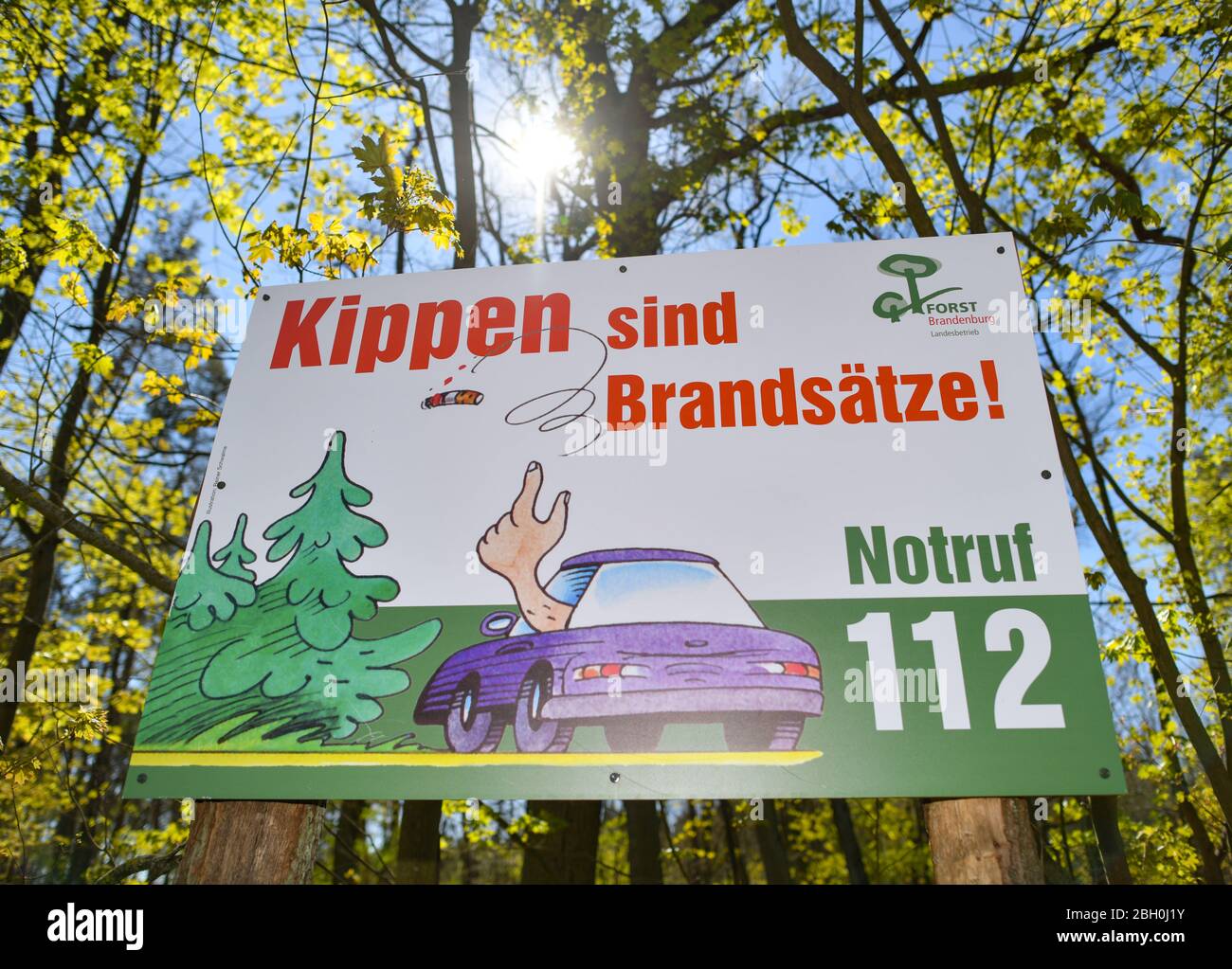 Waldsieversdorf, Germany. 22nd Apr, 2020. A sign from the Landesbetrieb ...