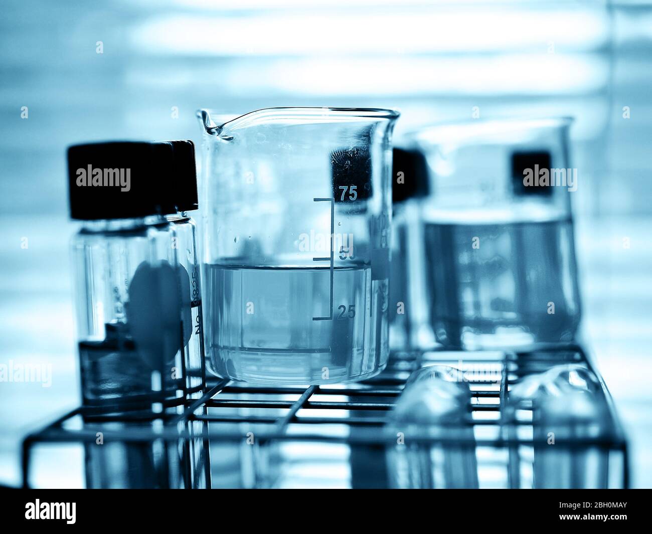 Oil water beaker hi-res stock photography and images - Alamy