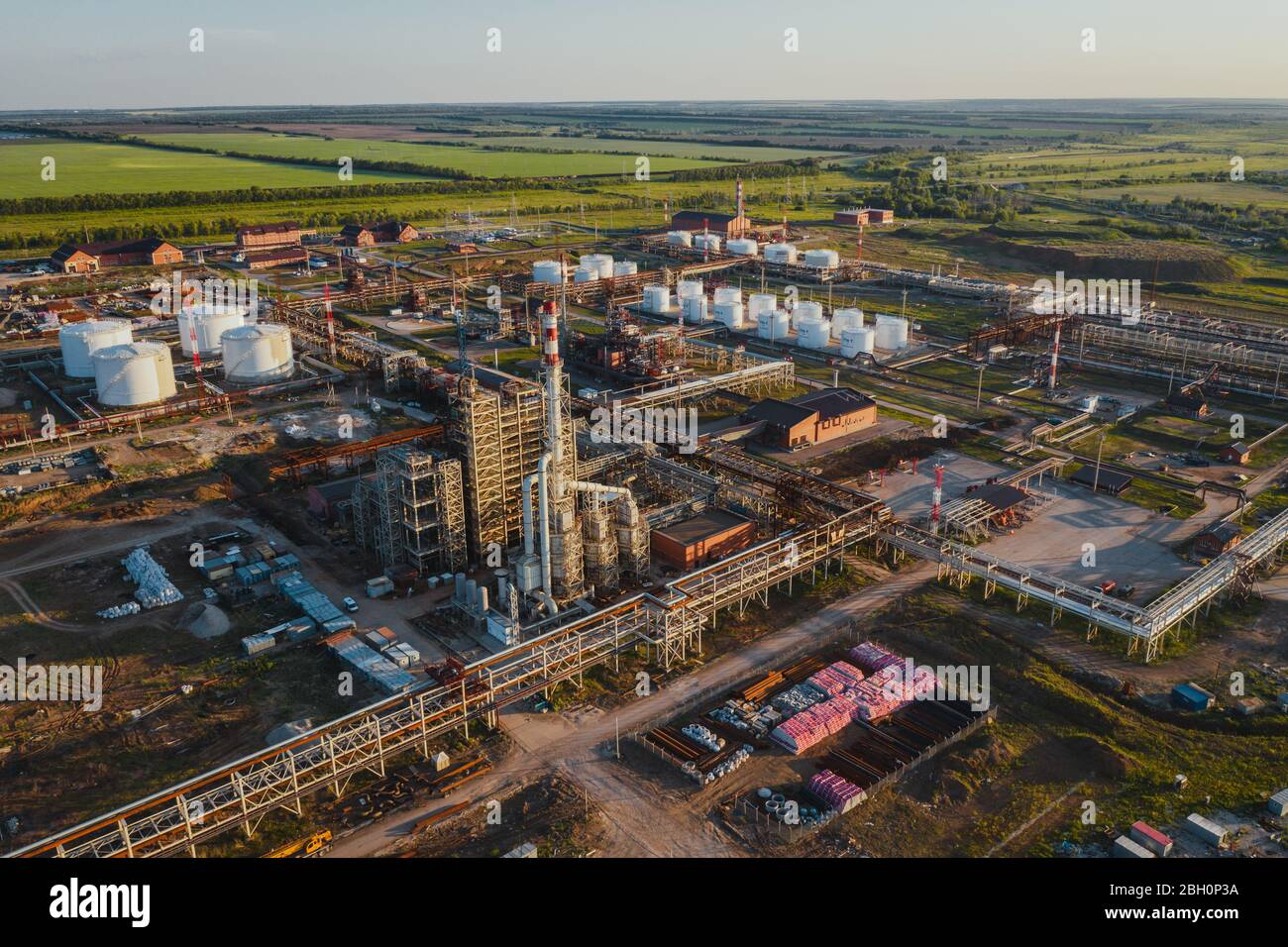 Oil refinery construction Stock Photo - Alamy