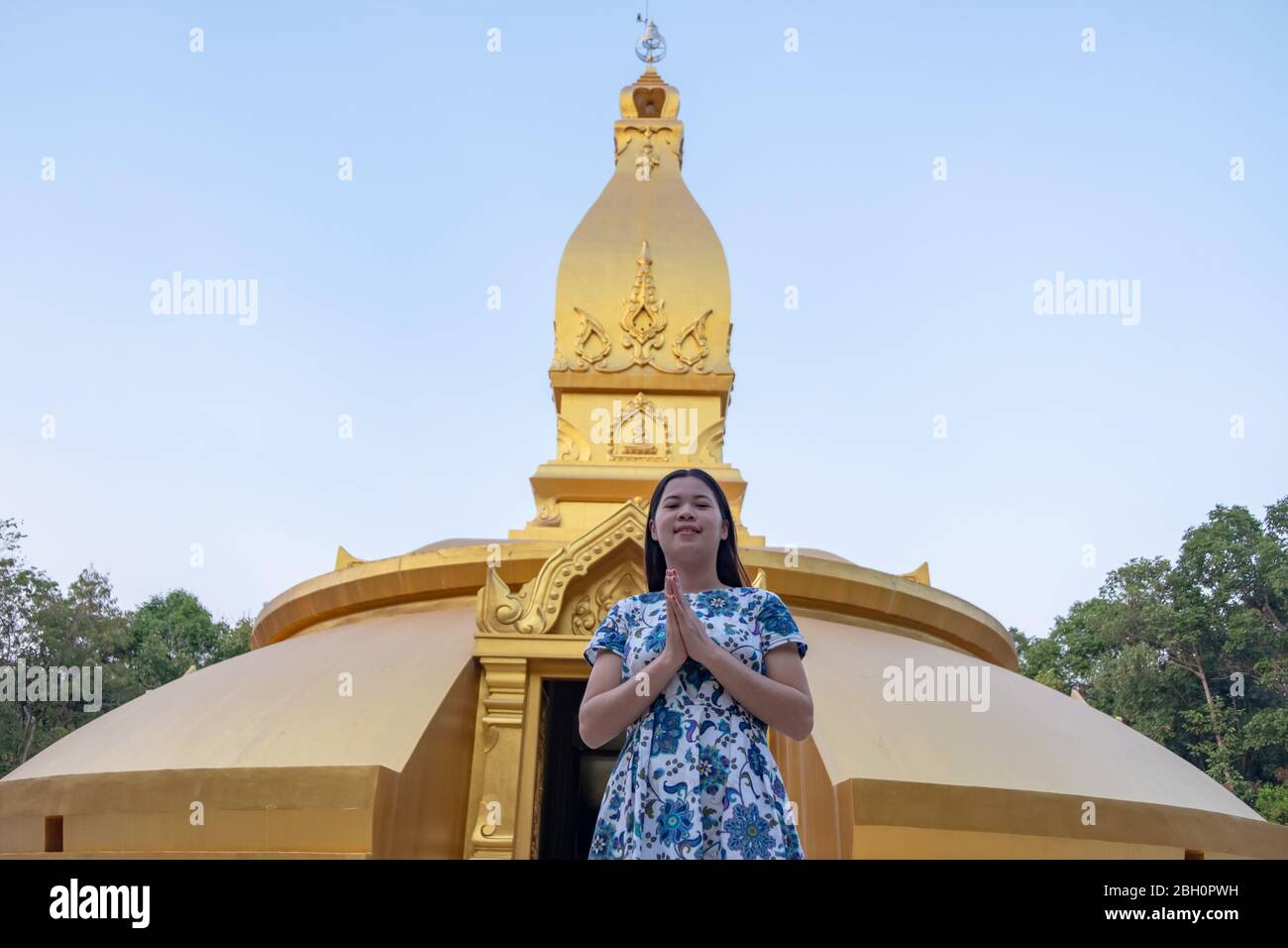 Asian lady pray in front of temple Stock Photo - Alamy