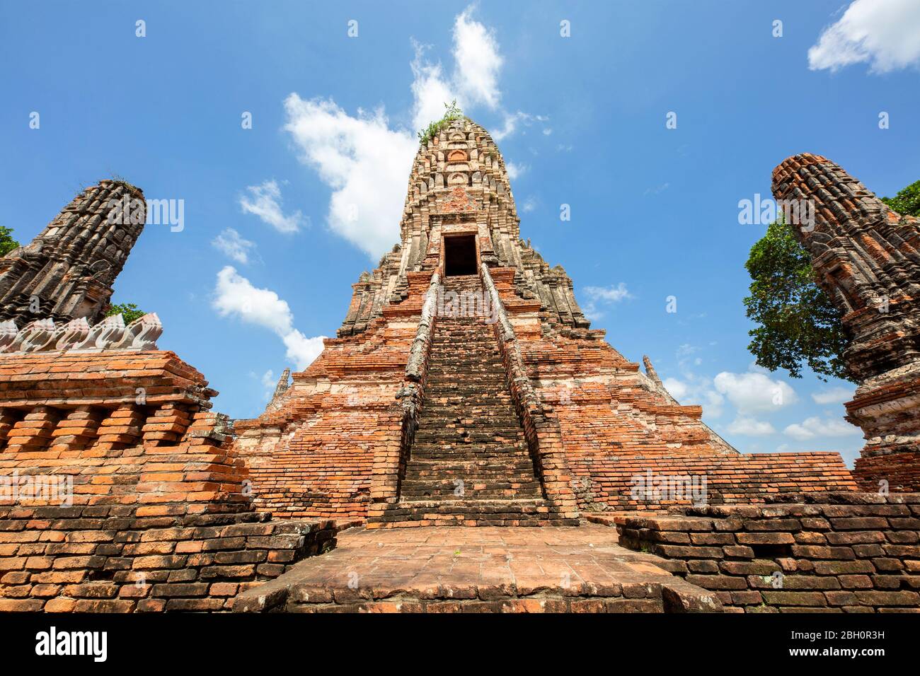 Ayutthaya historical park architecture hi-res stock photography and ...