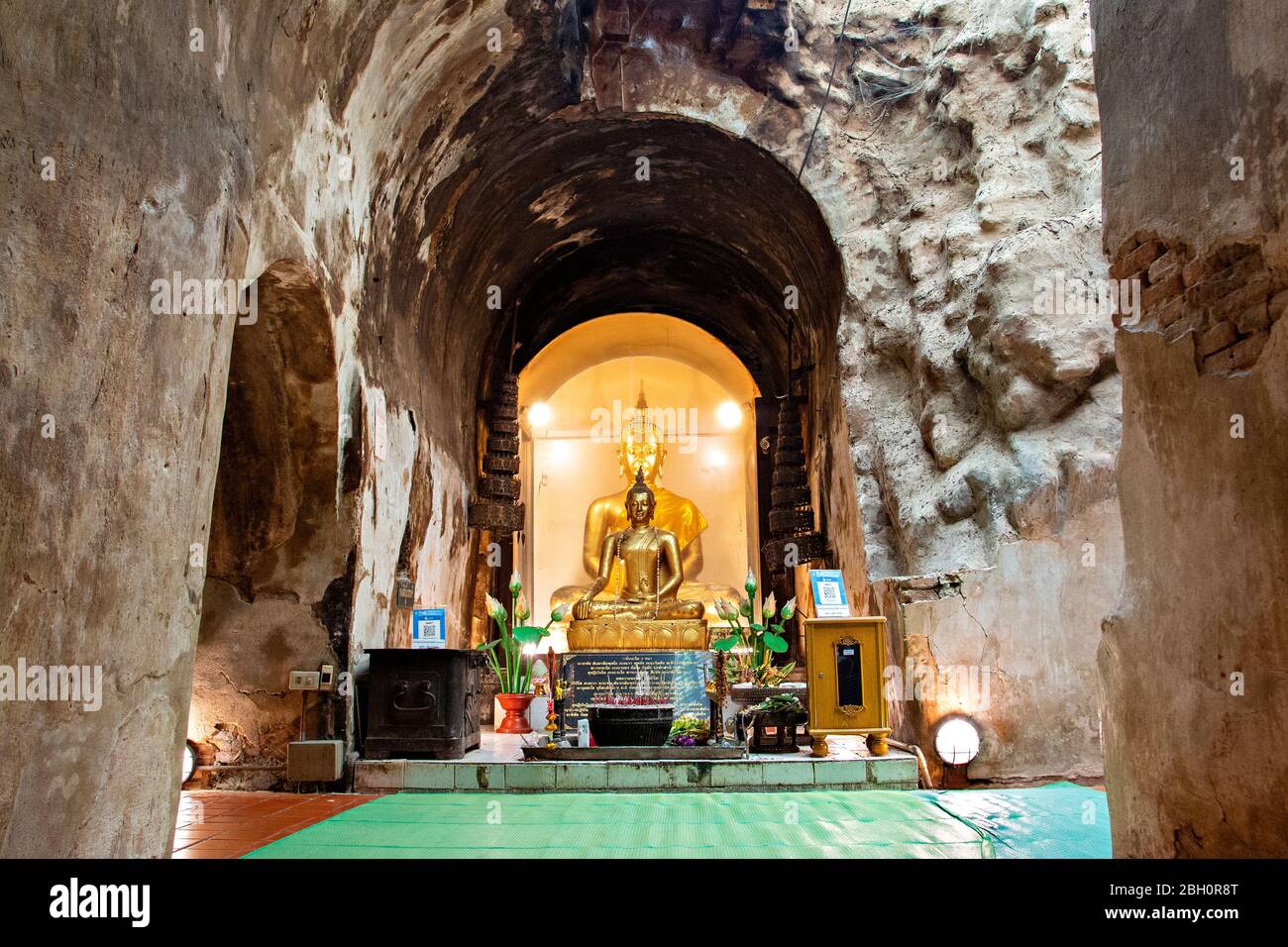 Umong pagoda hi-res stock photography and images - Alamy