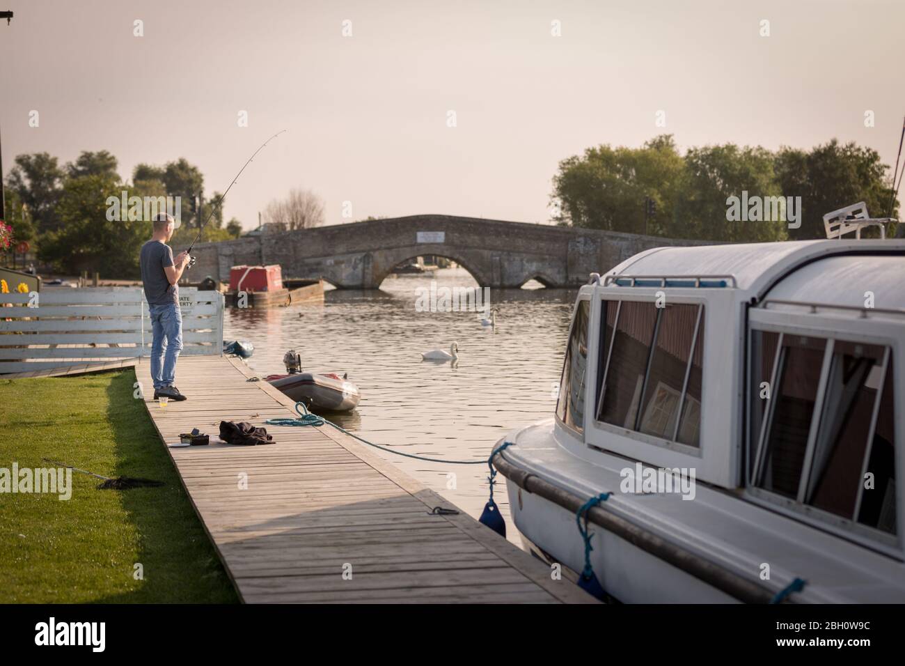 Man on a barge in britain hi-res stock photography and images - Alamy