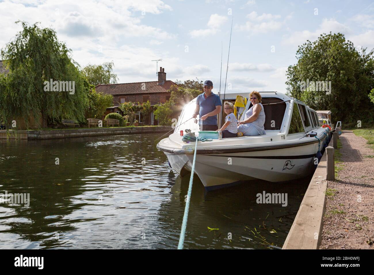 Man watching fishing boats hi-res stock photography and images - Alamy