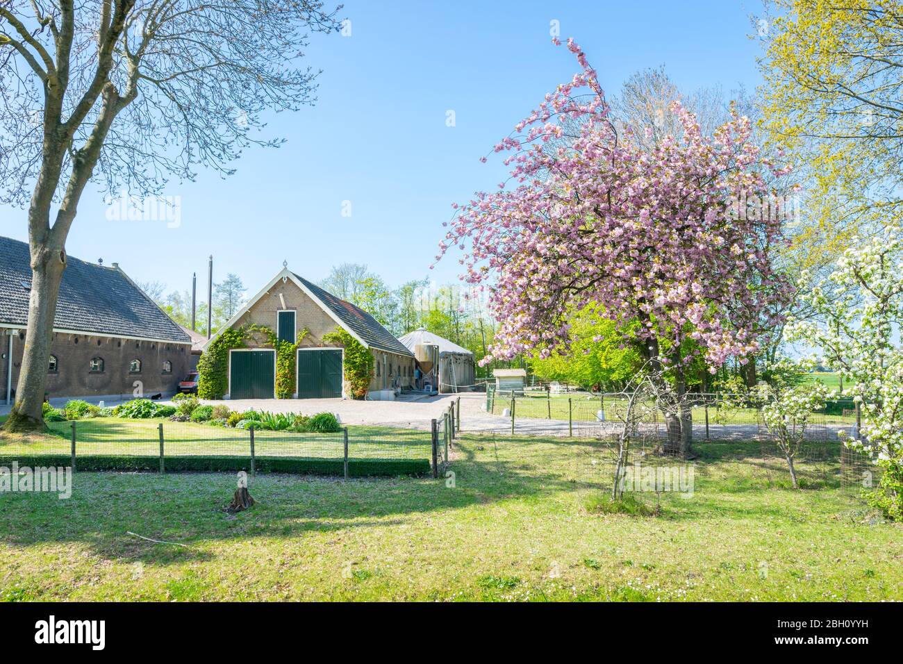 Dutch barns hi-res stock photography and images - Alamy