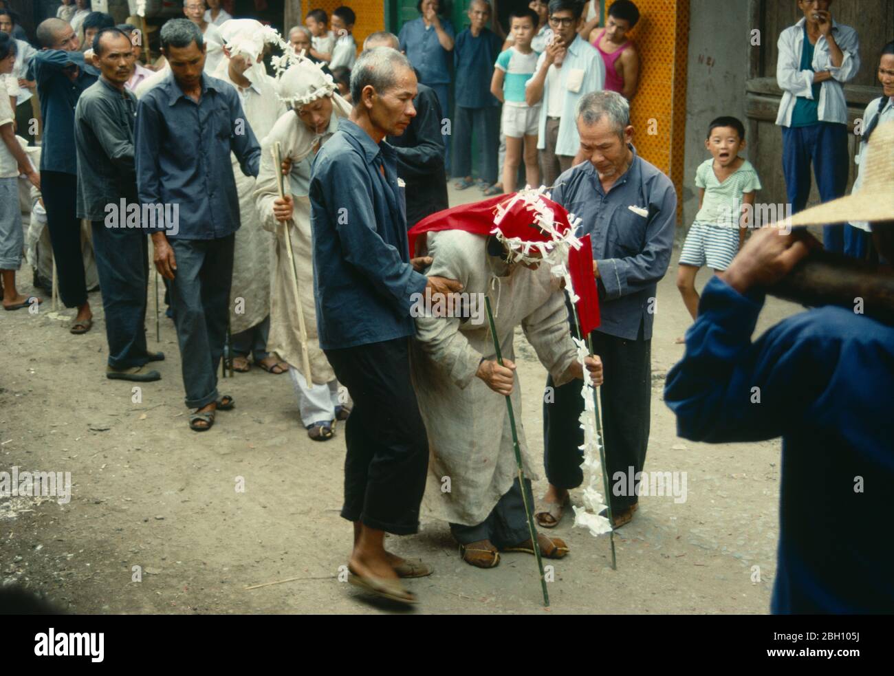 Mourner at funeral hi-res stock photography and images - Alamy