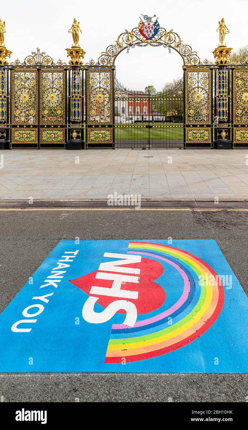 Nhs heart logo hi-res stock photography and images - Alamy