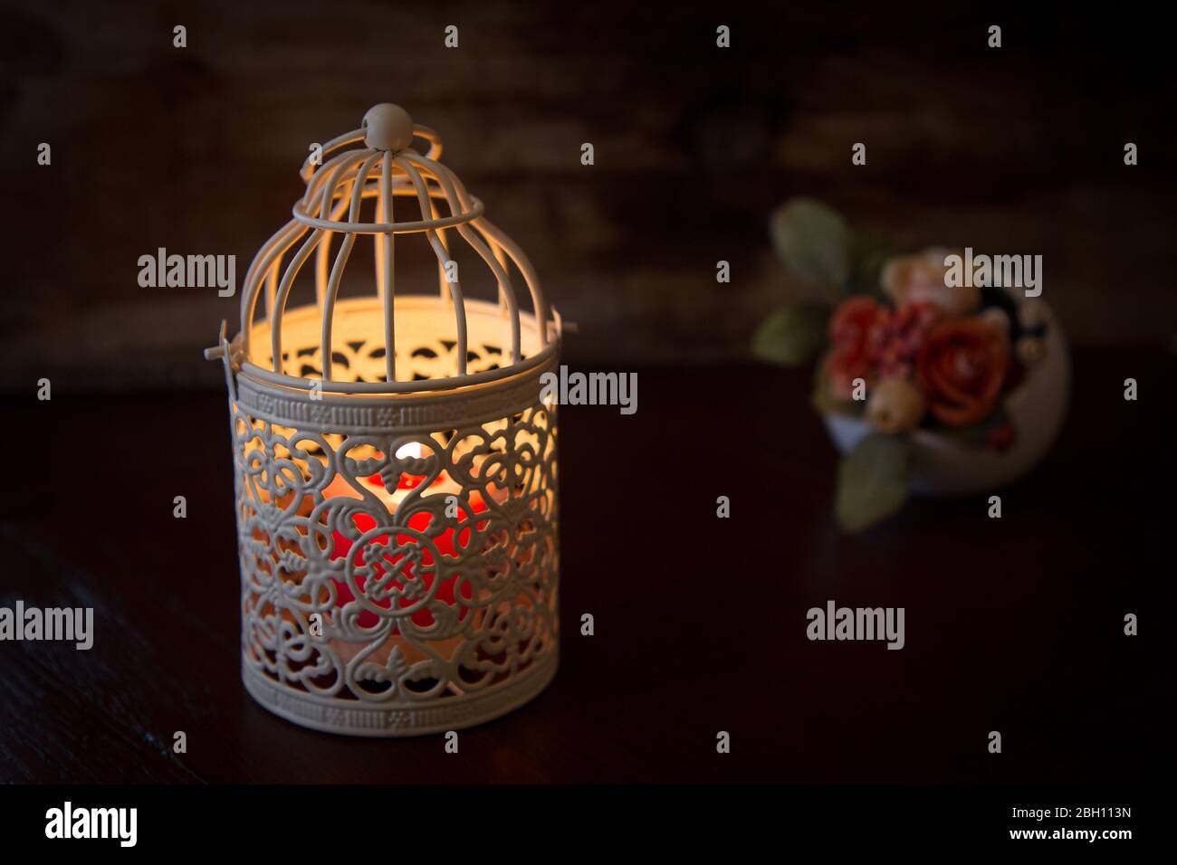 porta candela in metallo con candela accesa Stock Photo - Alamy porta candela in metallo con candela accesa Stock Photo - Alamy