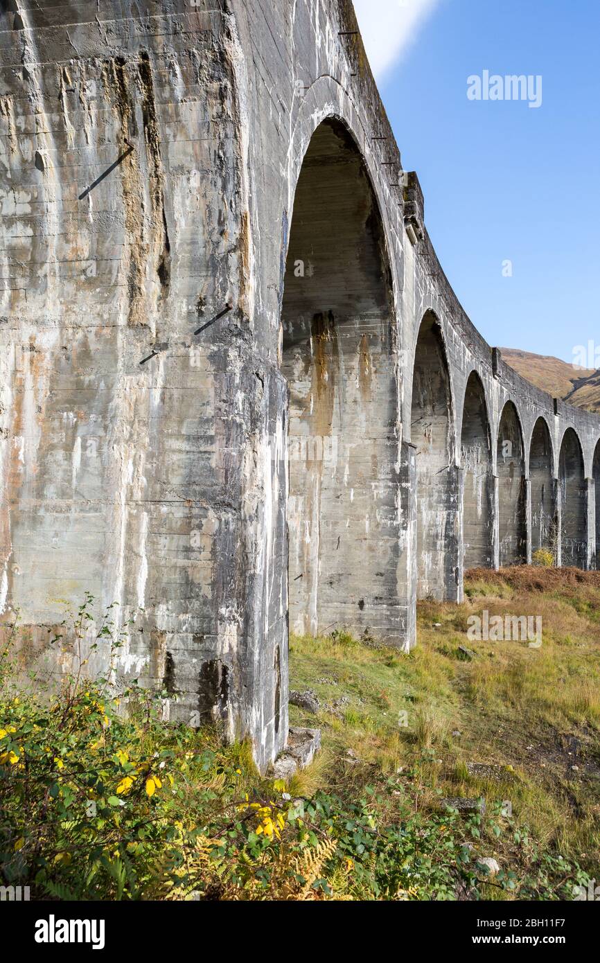 Scotland water highlands bridge train hi-res stock photography and ...