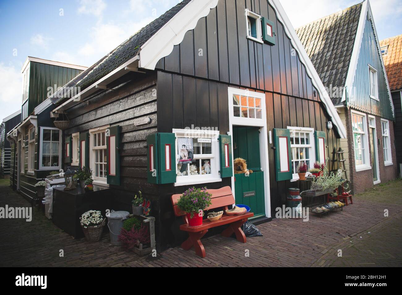 Traditional dutch house hi-res stock photography and images - Alamy
