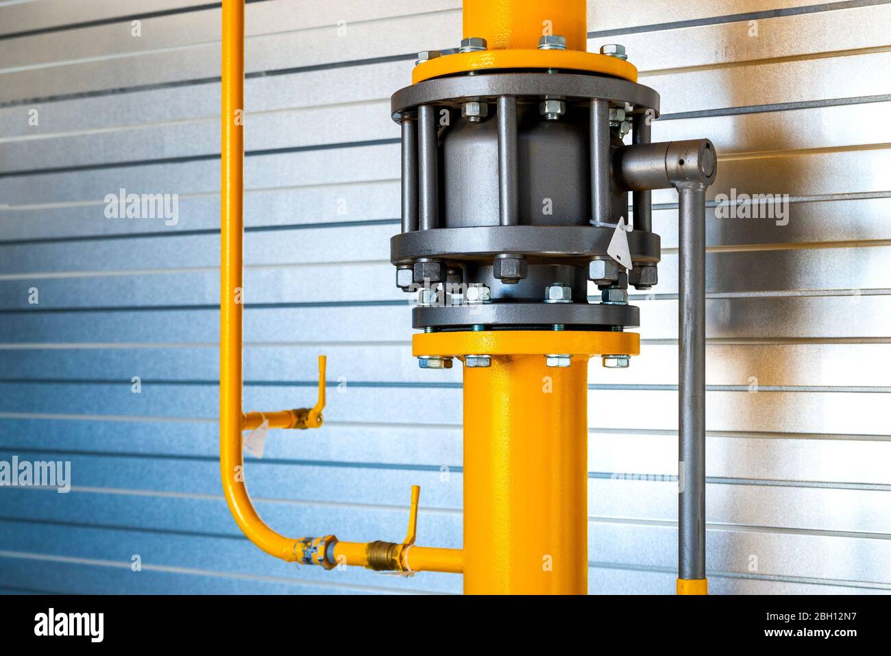 Gas tap on pipe. Gas valve on pipeline Stock Photo - Alamy