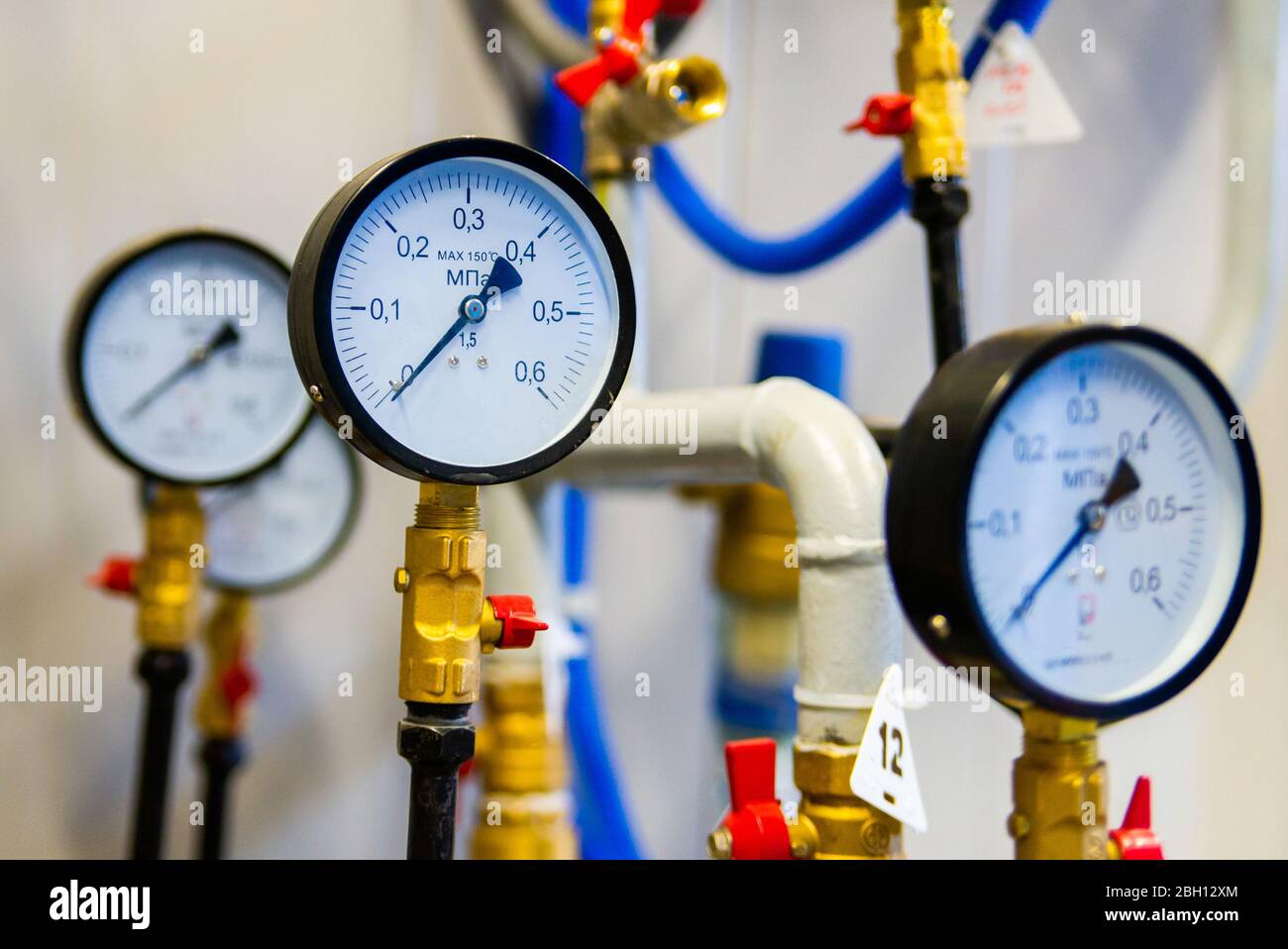 Selective focus pressure gauge hi-res stock photography and images - Alamy