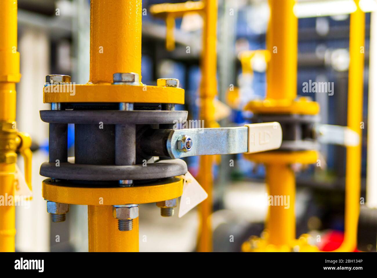 Gas tap on pipe. Gas valve on pipeline Stock Photo - Alamy