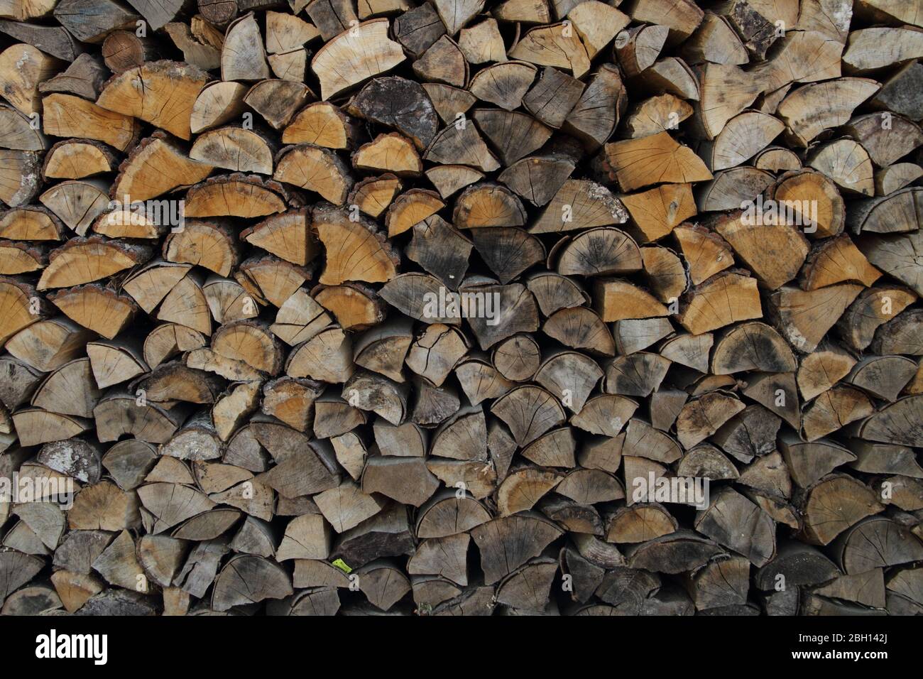 old split wood as firewood Stock Photo - Alamy