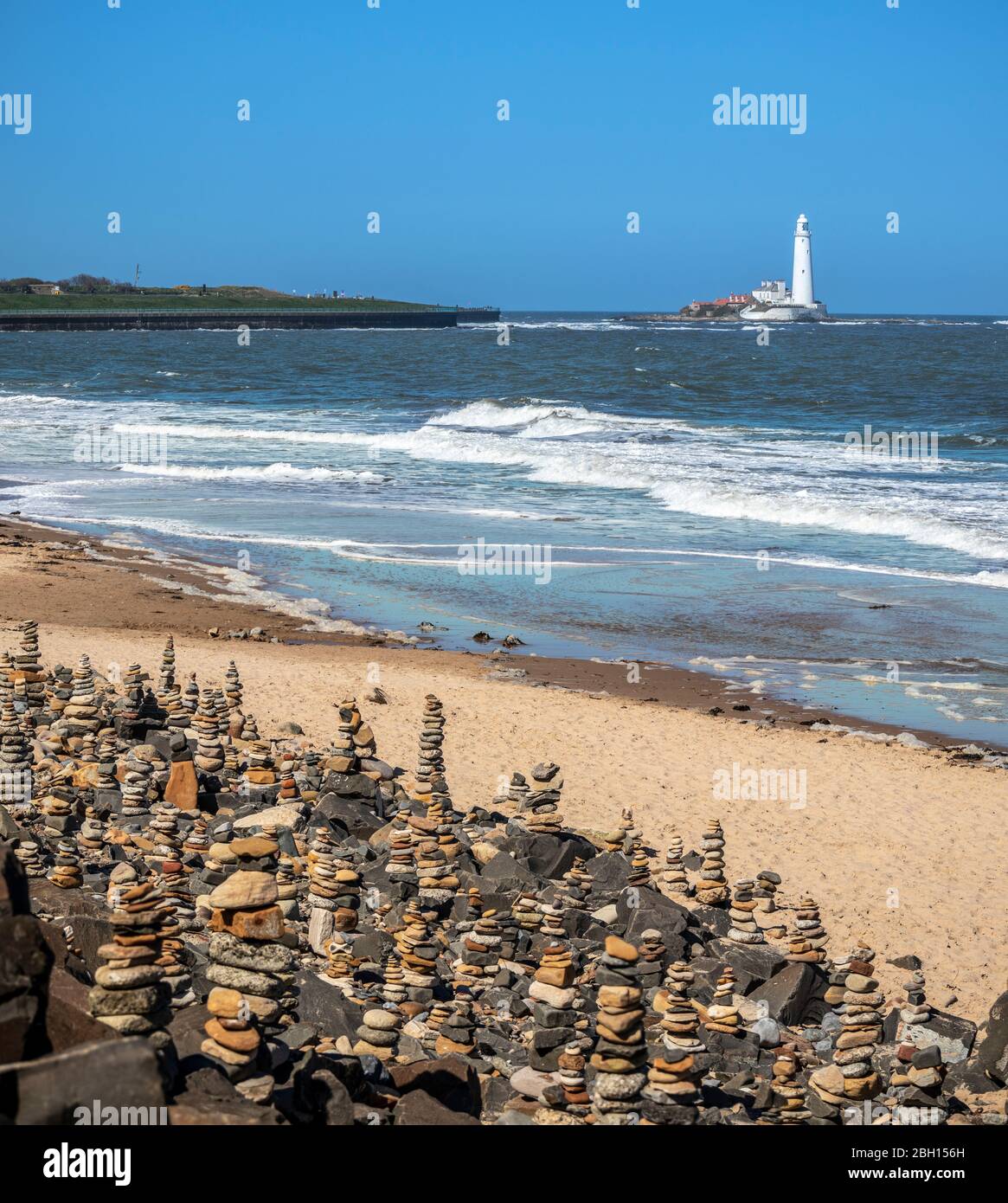 Stone stack beach hi-res stock photography and images - Alamy