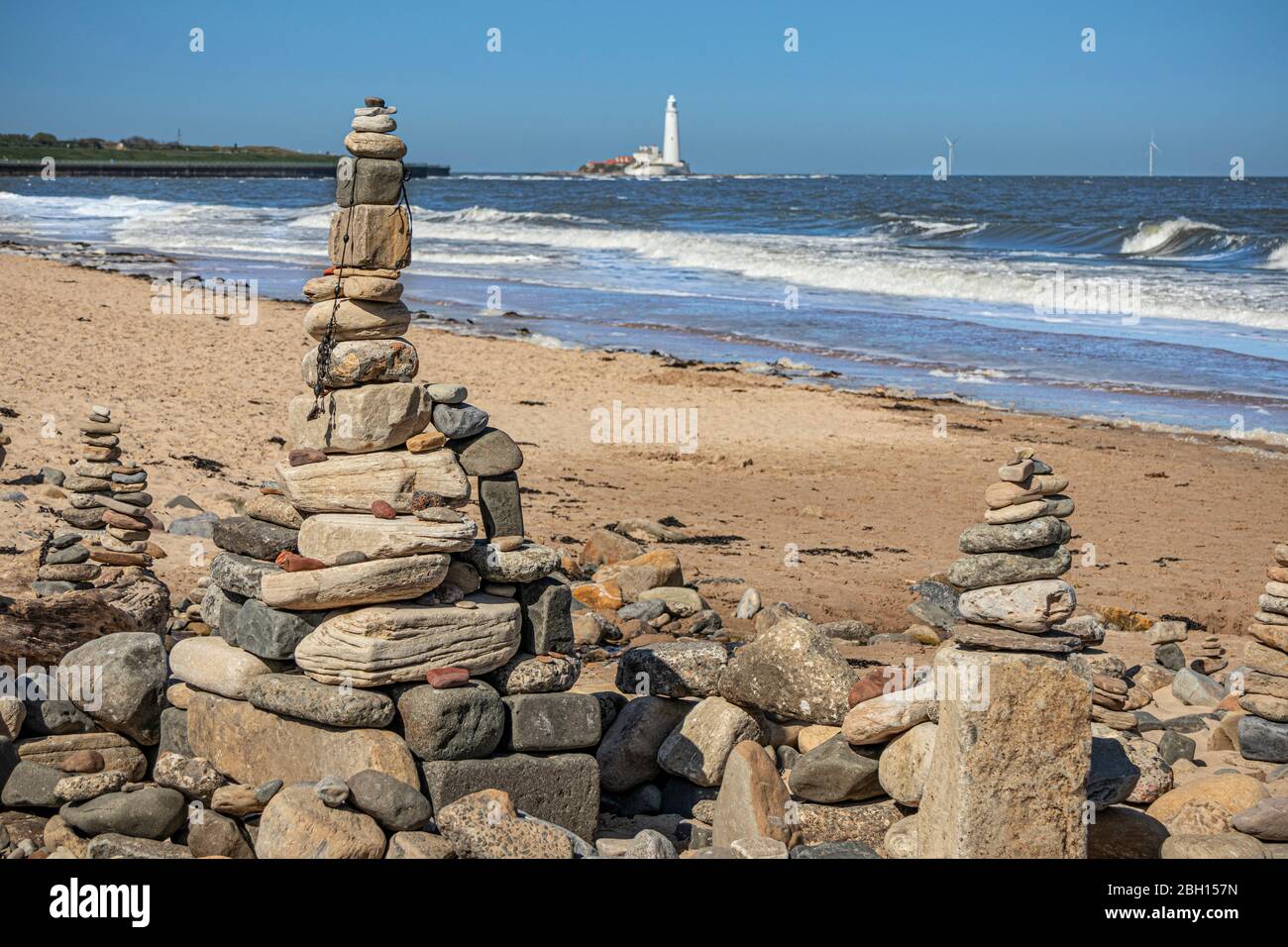 Stone stack beach hi-res stock photography and images - Alamy
