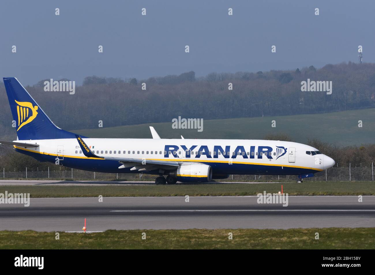 A ryanair aeroplane at bristol airport hi-res stock photography and ...