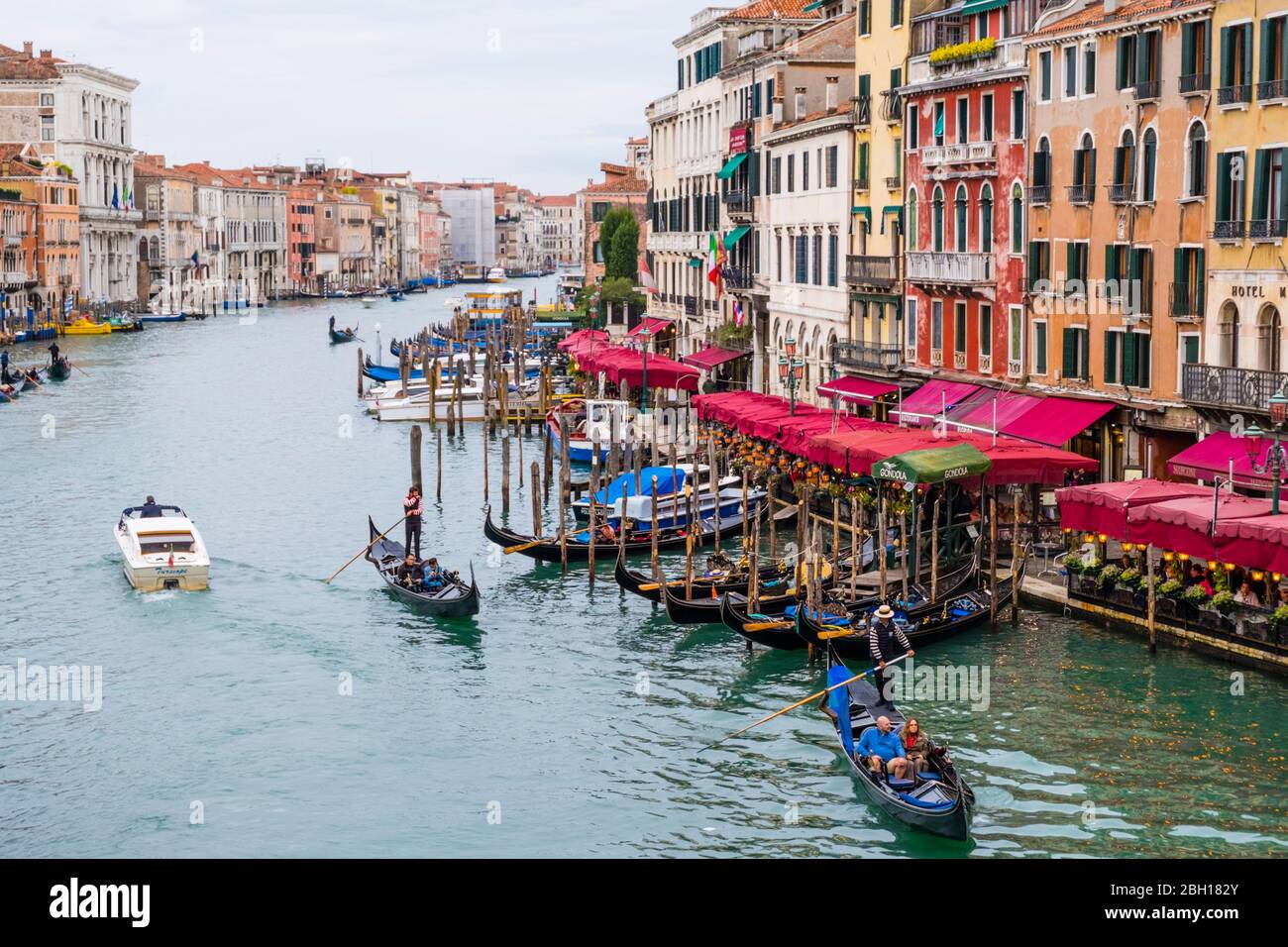 Elevated canal hi-res stock photography and images - Alamy