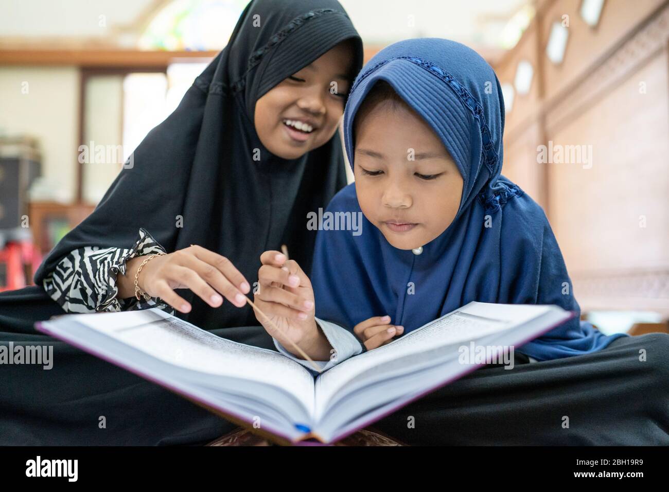kid muslim reading quran in the mosque during ramadan Stock Photo - Alamy