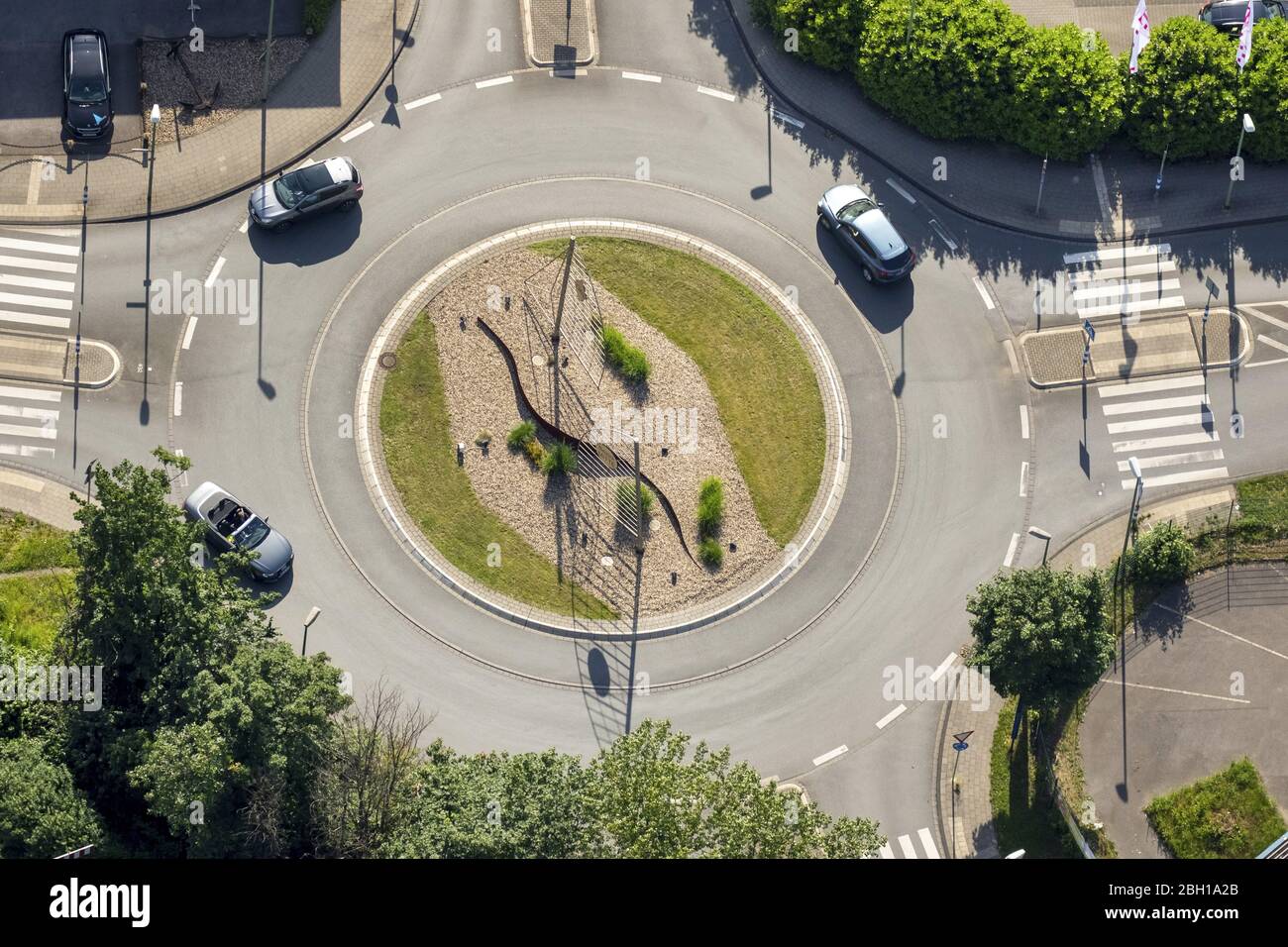 roundabout at Max-Peters-Strasse / Auf der Hoehe in Duisburg, 09.06. ...