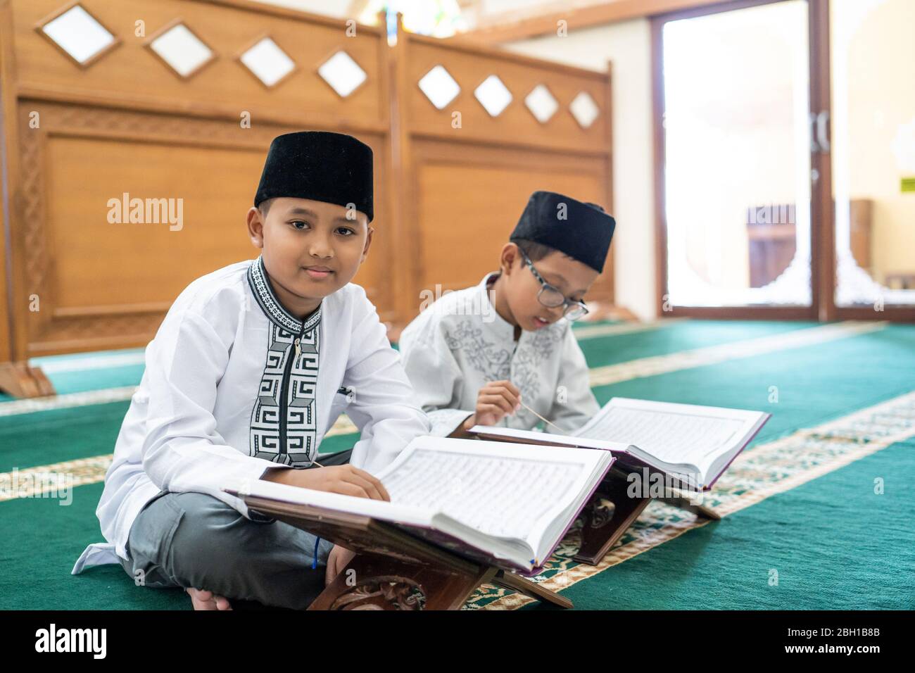 kid muslim reading quran in the mosque during ramadan Stock Photo - Alamy