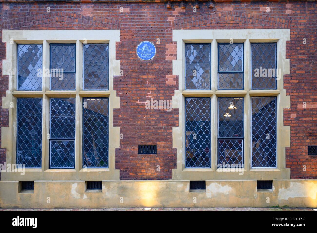 Toynbee Hall, 28 Commercial Street Stock Photo - Alamy