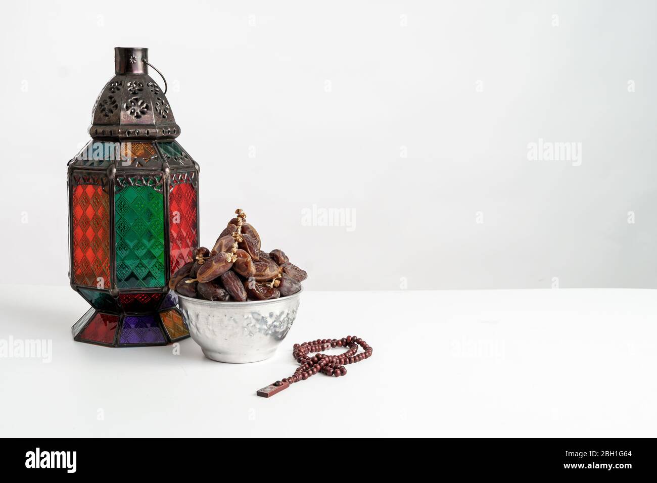 Arabic candle lantern, Ramadan kareem background Stock Photo - Alamy