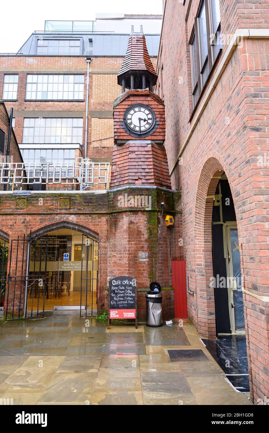 Toynbee Clock, Toynbee Hall, 23 Commercial Street, Tower Hamlets, EC1 ...