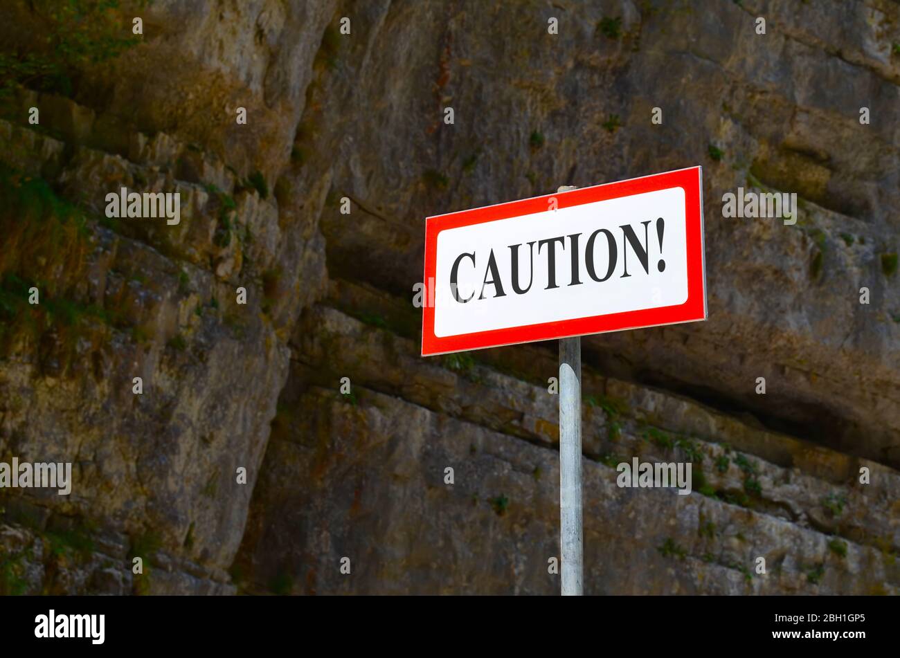 Caution falling stone warning sign hi-res stock photography and images ...