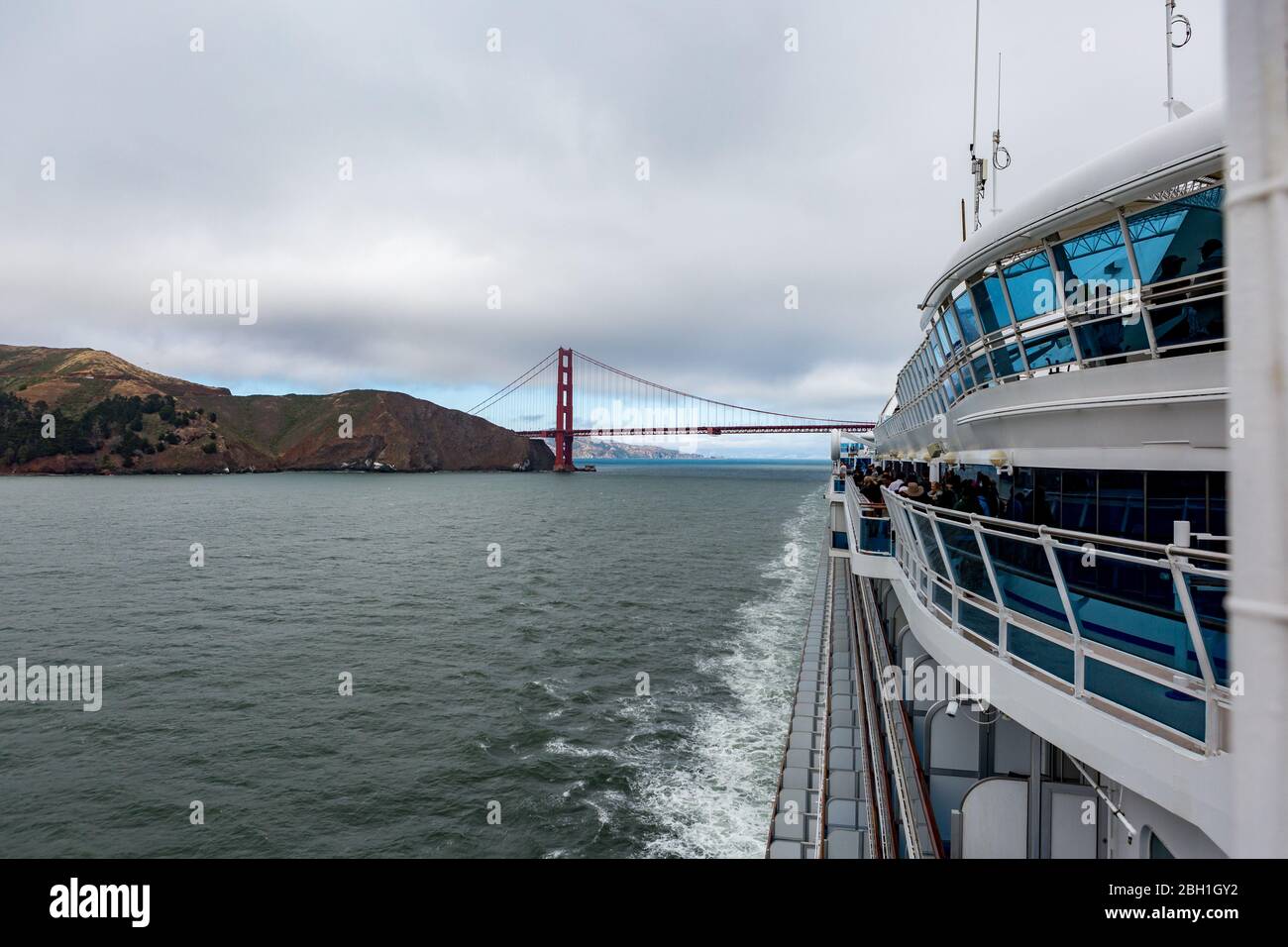 The Golden Gate Bridge in San Fransisco viewed from a cruise ship ...