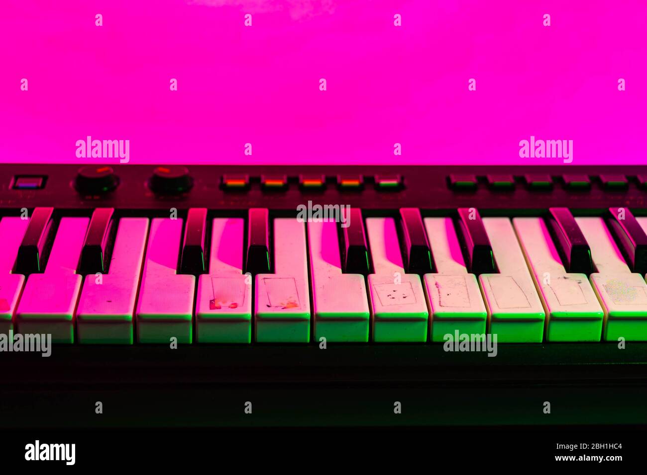 Analog synthesizer hi-res stock photography and images - Alamy